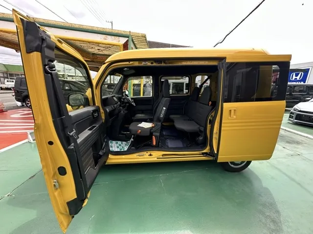 N-VAN プラススタイルFUN 4WD MT ホンダ 中古車は静岡県 松下モータース 荷室広々、たくさん積める！ [NO:15661]